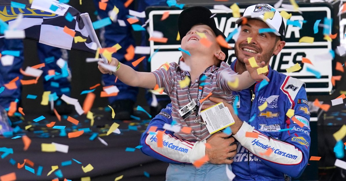 Kyle Larson Wraps Up Comeback Season With First NASCAR Title - Mass News